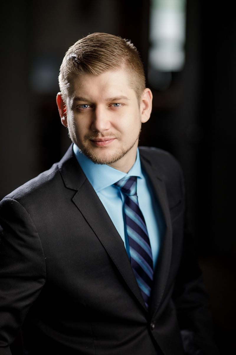 Dramatic business headshot – Pro Headshots Vancouver – Headshots and ...
